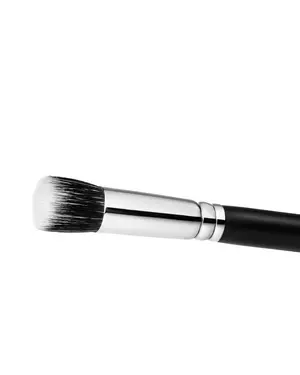 MAC COSMETICS 130s Short Duo Fiber Brush - No Color