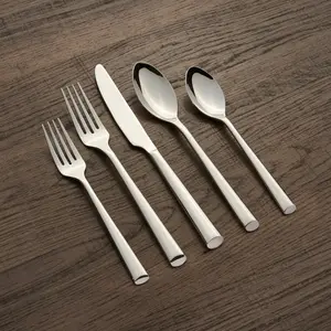 CAMBRIDGE Silversmiths Gilda Mirror 20 Piece Flatware Set, Service For 4