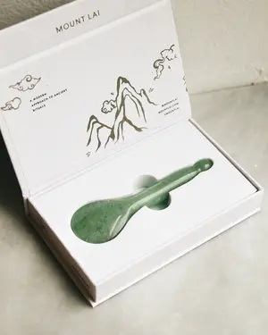 MOUNT LAI The Jade Acupressure Gua Sha Spoon