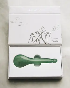 MOUNT LAI The Jade Acupressure Gua Sha Spoon