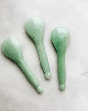 MOUNT LAI The Jade Acupressure Gua Sha Spoon