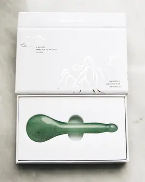 MOUNT LAI The Jade Acupressure Gua Sha Spoon