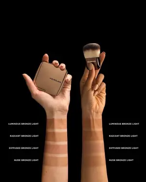 HOURGLASS Ambient Lighting Bronzer - Diffused Bronze Light