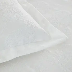 ANNE DE SOLENE Dahlia Coverlet, King - Blanc