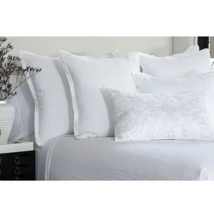 LILI ALESSANDRA Aria Personal Throw - White