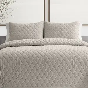 Vera Wang Diamond Velvet Quilt Set, King