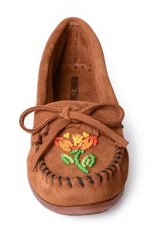 Minnetonka X Lucie Skjefte Ziigwan Waabigwan Slipper - Brown