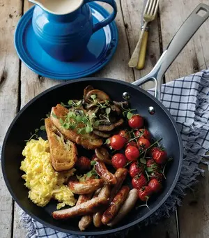 LE CREUSET Toughened Non-stick Shallow Frying Pan - Black