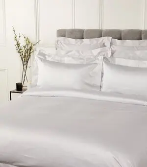 CELSO DE LEMOS Bourdon Duvet Cover
