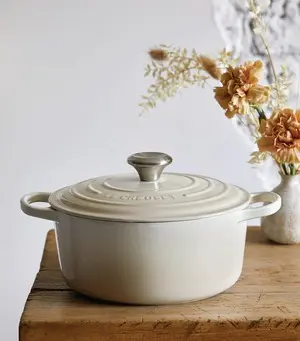 LE CREUSET Cast Iron Round Casserole Dish