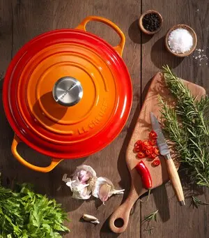 LE CREUSET Cast Iron Round Casserole Dish