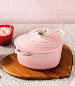 LE CREUSET Cast Iron Heart Casserole Dish