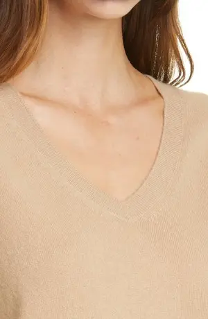 Vince Weekend V-neck Cashmere Sweater - Camel
