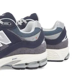 NEW BALANCE 2002r Sneakers