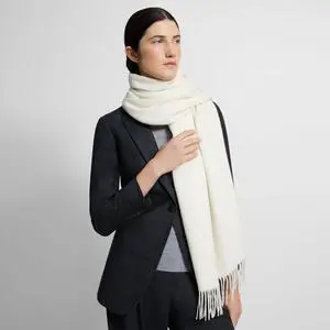 Theory Classic Scarf In Cashmere Ivory