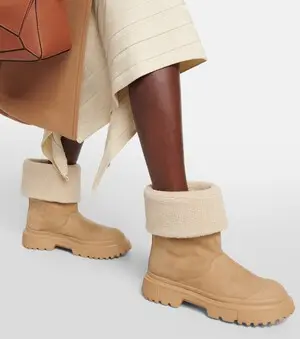 Hogan H619 Suede Ankle Boots - Beige