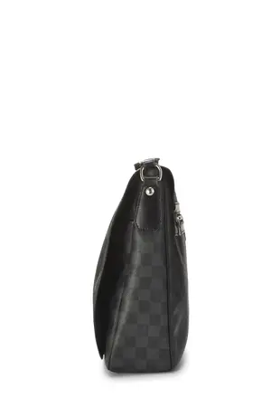 LOUIS VUITTON Damier Graphite Daniel Messenger Bag - Black