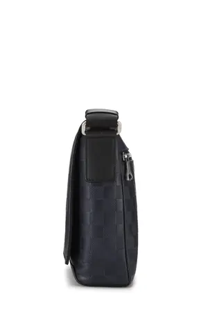 LOUIS VUITTON Damier Infini District Messenger