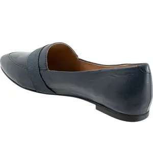 Trotters Emmett Pointed Toe Loafer - Navy