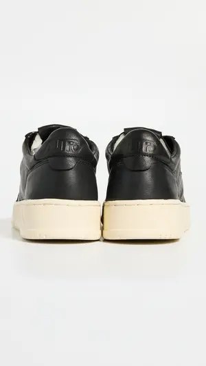 AUTRY Medalist Low Leather Sneakers - Black