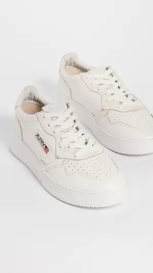 AUTRY Medalist Low Leather Sneakers - White/white