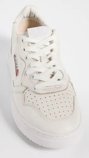AUTRY Medalist Low Leather Sneakers - White/white