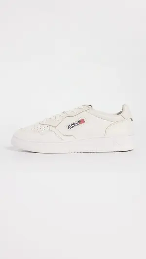 AUTRY Medalist Low Leather Sneakers - White/white