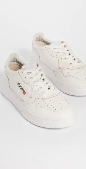 AUTRY Medalist Low Leather Sneakers - White/white