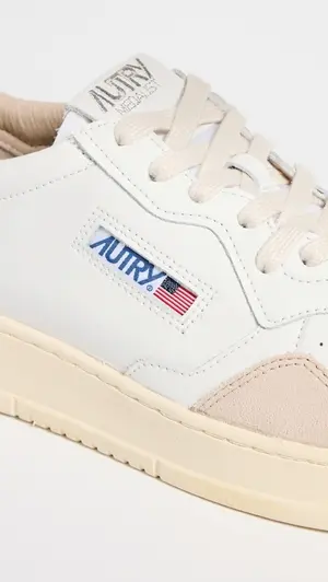 AUTRY Medalist Low Sneakers - Wht/blue