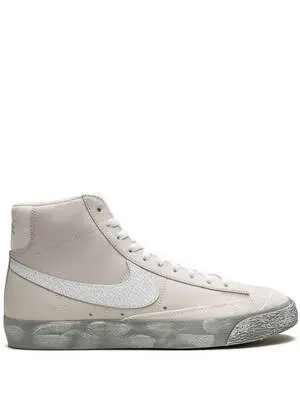 Nike Blazer Mid '77 Emb Sneakers - White