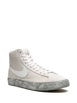 Nike Blazer Mid '77 Emb Sneakers - White