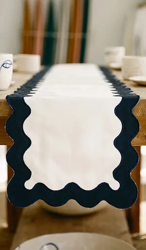 BUSINESS & PLEASURE Table Runner In In White