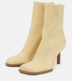 Jacquemus Les Bottines Rond Carré Leather Ankle Boots - White