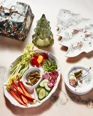 JULISKA Berry & Thread North Pole Tree Platter