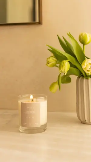 Oak Essentials Violet Santal Candle 7.5 Oz/212
