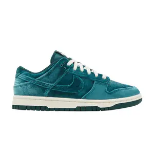 Women's Velvet Lace Sneakers