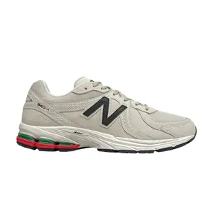 NEW BALANCE 860v2 Sneakers Brown