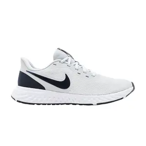 Nike Revolution 5