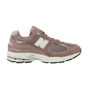 NEW BALANCE 2002R Sneakers Brown