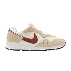 Nike Venture Runner Wide Sneakers - Cream