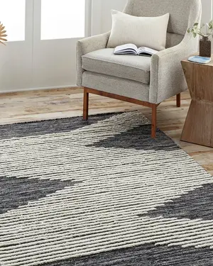 LIVABLISS Apache Apa-2311 Area Rug, 5' X 7'6