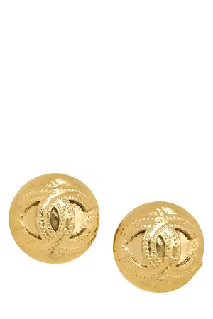 Chanel Quilted Round Clip-on Earrings - Gold