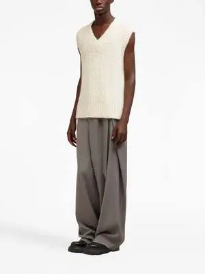 Ami Ribbed V-neck Vest