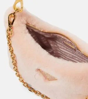 Prada Re-edition 2005 Shearling Shoulder Bag - Pink
