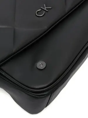 Calvin Klein Logo-plaque Quilted Shoulder Bag - Black