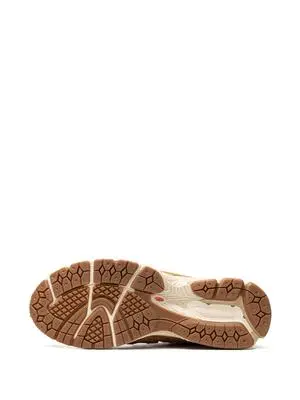 NEW BALANCE 2002rx Low-top Sneakers - Brown