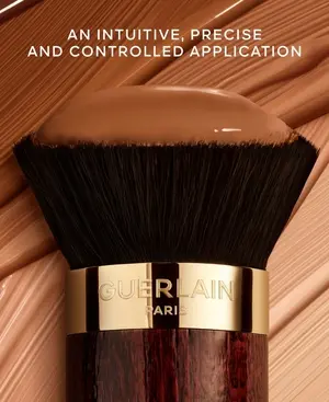 GUERLAIN Kabuki Foundation Brush - -