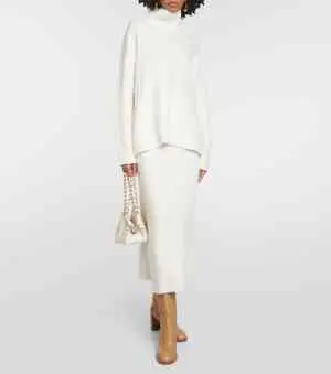 LISA YANG Elwinn Cashmere Turtleneck Sweater
