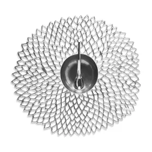 CHILEWICH Dahlia Pressed Vinyl Round Placemat - Silver