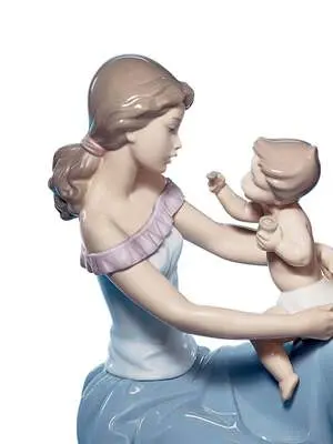 LLADRO La Mamma Porcelain Figurine